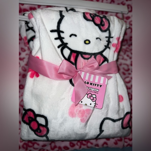 Bedding | Hello Kitty Plush Blanket | Poshmark